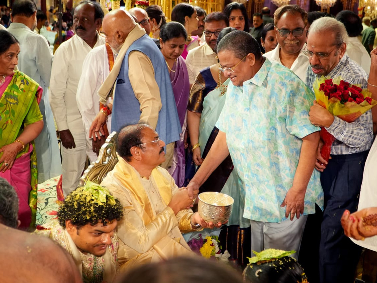 ఫిలిం ఫైనాన్షియర్ బంగారు బాబు కుమారుడి వివాహ వేడుకలో సినీ, రాజకీయ ప్రముఖులు (ఫోటోలు) | Tollywood ...